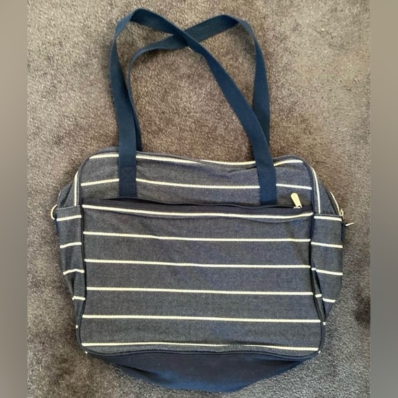 thirty-one | Bags | Thirtyone Away For The Weekender Bag | Poshmark